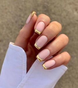 29 Stunning Gold Nails To Up Your Nail Game