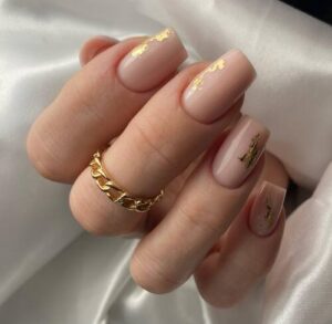29 Stunning Gold Nails To Up Your Nail Game