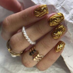 29 Stunning Gold Nails To Up Your Nail Game